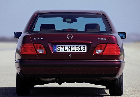 Images of Mercedes-Benz E 300 Diesel (W210) 1995–97