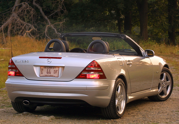 Photos of Mercedes-Benz SLK 320 Sports Package US-spec (R170) 2000–04