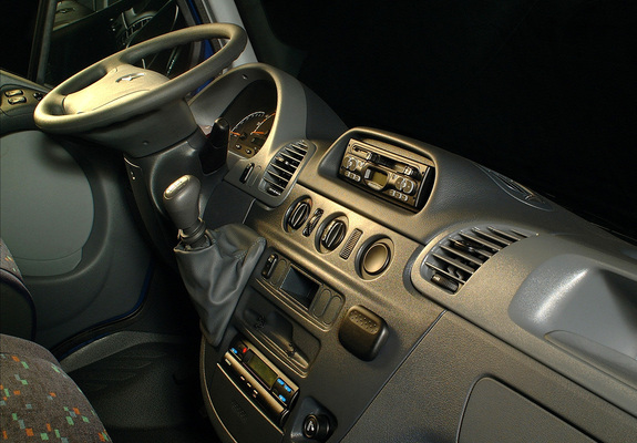 Mercedes-Benz Sprinter Van 2000–06 images