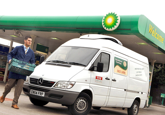 Mercedes-Benz Sprinter Van UK-spec 2002–06 photos