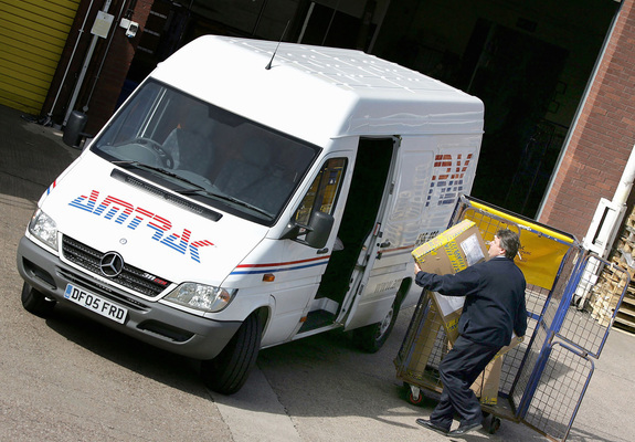 Mercedes-Benz Sprinter Van UK-spec 2002–06 wallpapers