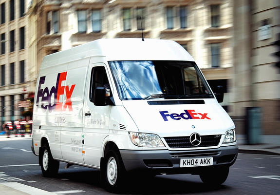 Mercedes-Benz Sprinter Van UK-spec 2002–06 wallpapers