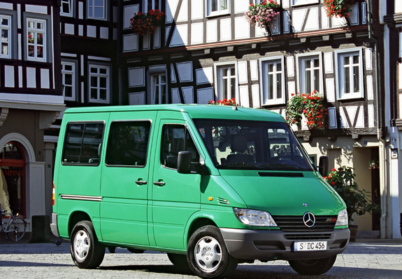 Photos of Mercedes-Benz Sprinter 2000–06
