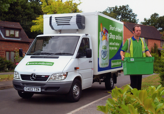 Photos of Mercedes-Benz Sprinter Chassis UK-spec 2002–06