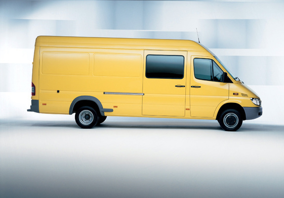 Pictures of Mercedes-Benz Sprinter Van 2000–06
