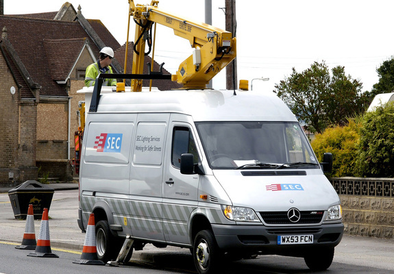 Pictures of Mercedes-Benz Sprinter Lift Van UK-spec 2002–06