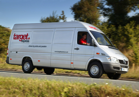 Mercedes-Benz Sprinter Van UK-spec 2002–06 wallpapers