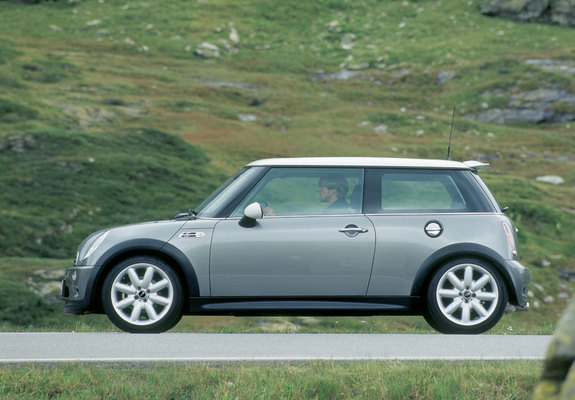 Images of Mini Cooper S (R53) 2001–04