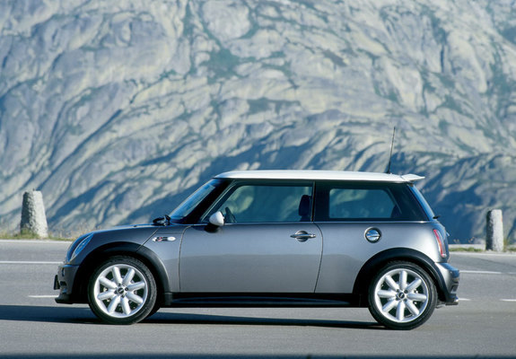 Images of Mini Cooper S (R53) 2001–04