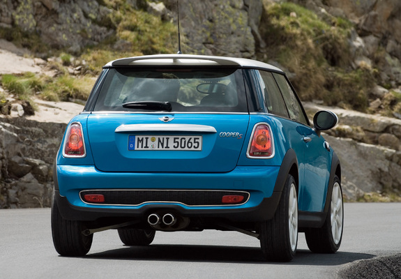 Mini Cooper S (R56) 2006–10 photos