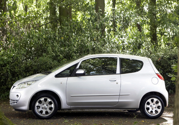 Photos of Mitsubishi Colt CZ2 3-door 2006–08