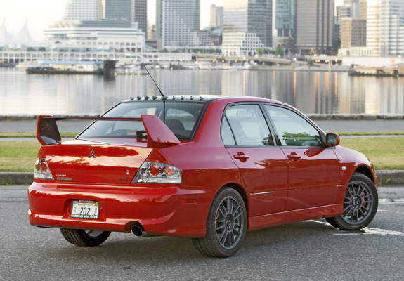 Photos of Mitsubishi Lancer Evolution VIII MR US-spec 2005–06