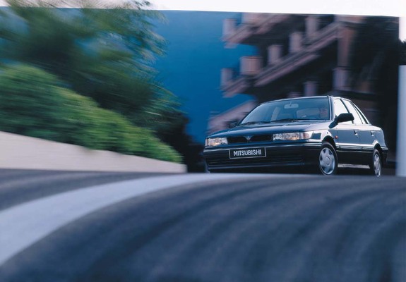 Mitsubishi Lancer Hatchback 1988–91 images