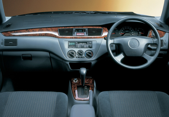 Mitsubishi Lancer Cedia 2000–03 pictures