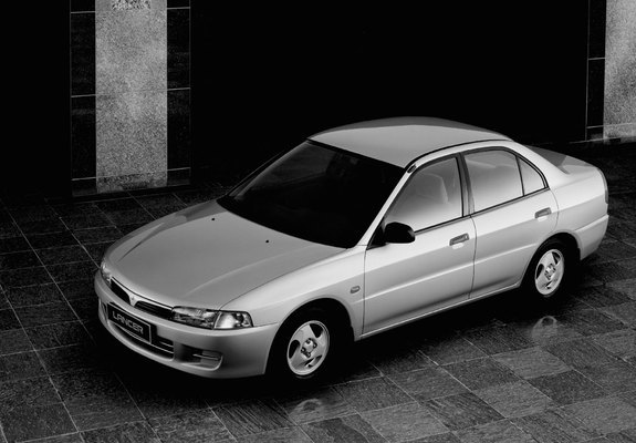 Photos of Mitsubishi Lancer 1995–97
