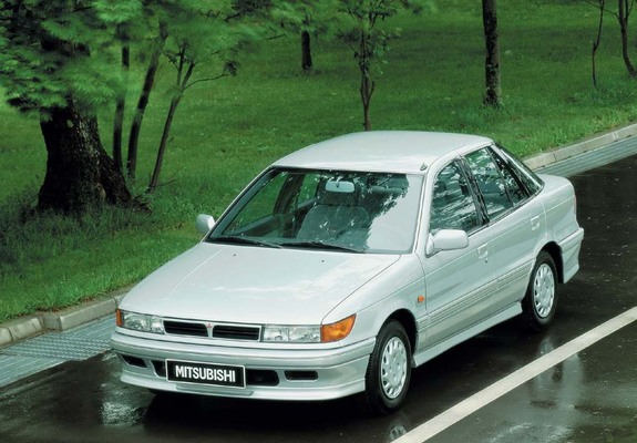 Pictures of Mitsubishi Lancer Hatchback 1988–91