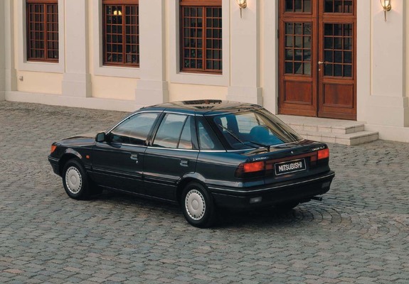 Mitsubishi Lancer Hatchback 1988–91 wallpapers