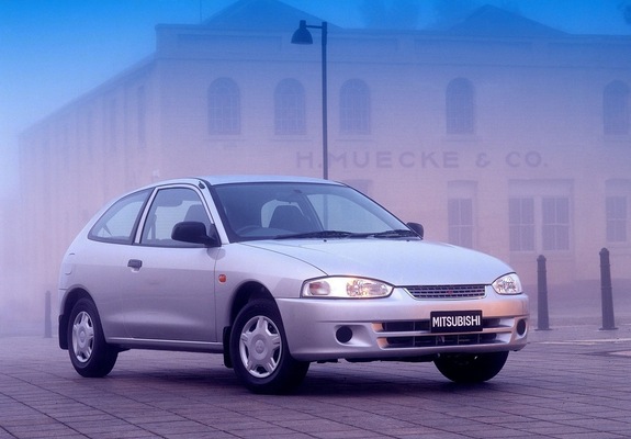 Photos of Mitsubishi Mirage 3-door 1995–2000