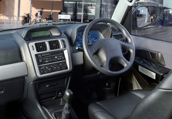 Mitsubishi Shogun Pinin 5-door 2000–05 images