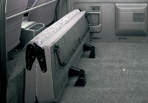 Nissan Caravan (E25) 2001–05 images