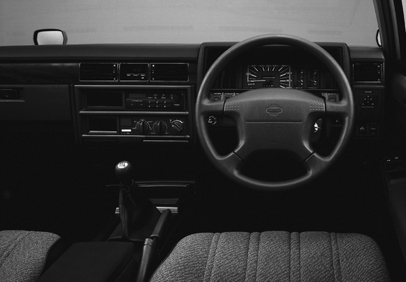Nissan Cedric Wagon (Y30) 1985–99 pictures