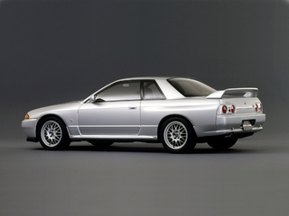 Photos of Nissan Skyline GT-R V-spec (BNR32) 1993–94