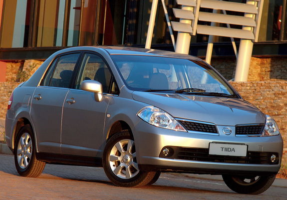 Photos of Nissan Tiida Sedan ZA-spec (SC11) 2005–08