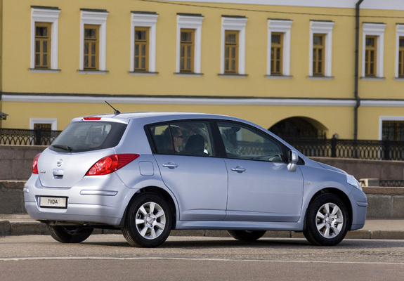 Pictures of Nissan Tiida Hatchback (C11) 2010