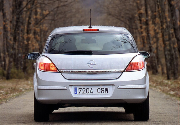 Opel Astra Hatchback (H) 2004–07 wallpapers