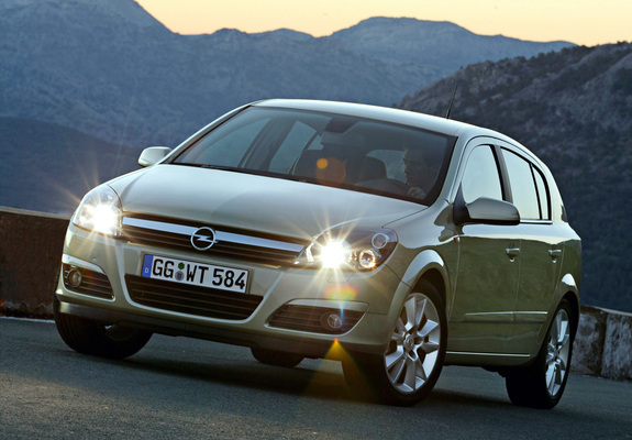 Opel Astra Hatchback (H) 2004–07 wallpapers