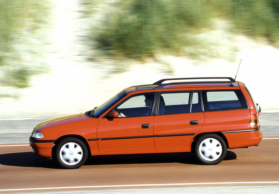 Photos of Opel Astra Caravan (F) 1994–98