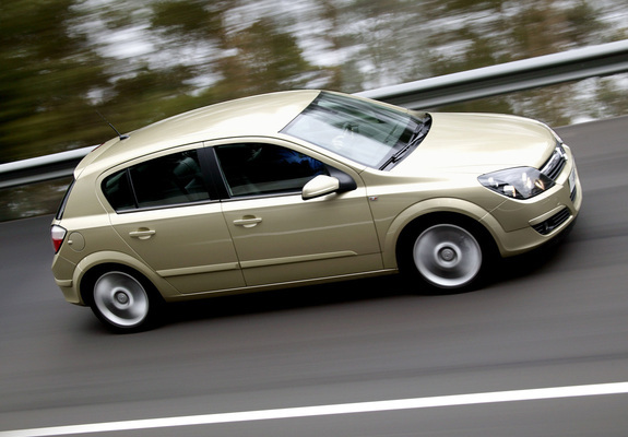 Opel Astra Hatchback (H) 2004–07 wallpapers