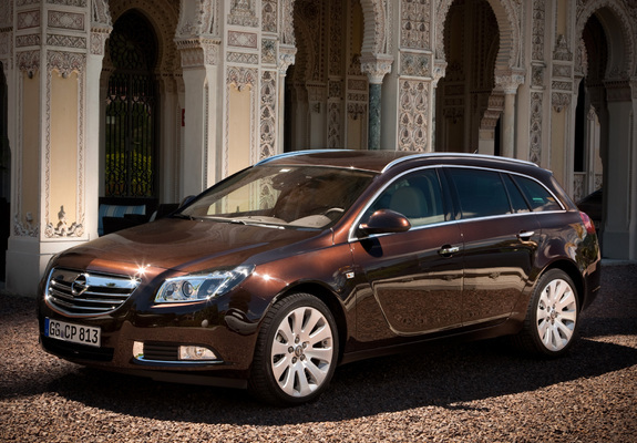 Opel Insignia Turbo 4x4 Sports Tourer 2008–13 photos