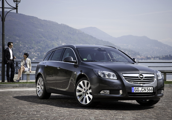 Opel Insignia Turbo 4x4 Sports Tourer 2008–13 photos