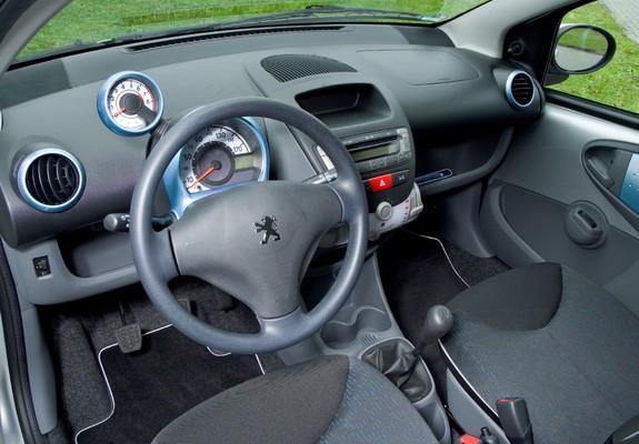 Peugeot 107 Urban Style 3-door 2010 photos