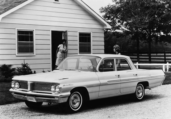 Pontiac Strato Chief 4-door Sedan 1962 pictures