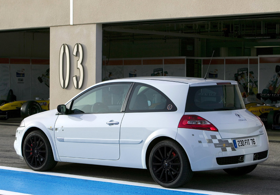 Renault Megane RS R26 2007 wallpapers