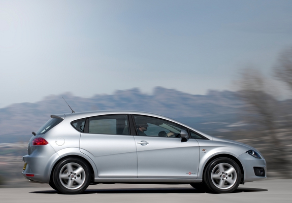 Seat Leon Copa UK-spec 2011–12 wallpapers