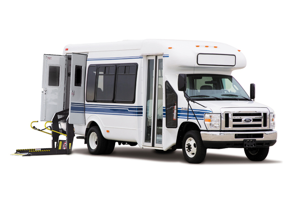 StarTrans Senator based on Ford E-450 2009 photos