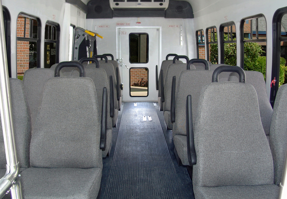 StarTrans Senator based on Ford E-450 2009 wallpapers