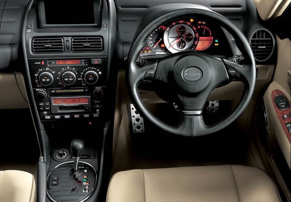 Photos of Toyota Altezza Gita AS300 L Edition (JCE10W) 2001–05