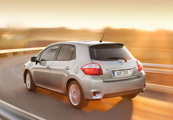 Toyota Auris 5-door 2010–12 wallpapers