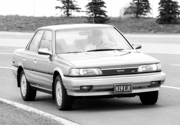 Images of Toyota Camry Sedan LE US-spec 1986–90