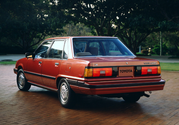 Toyota Camry US-spec (V10) 1982–84 images
