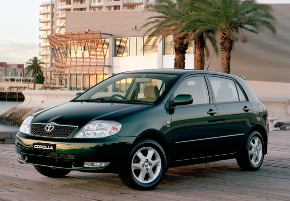Images of Toyota Corolla Ultima 5-door 2001–04