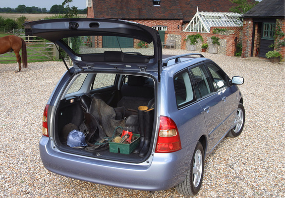 Toyota Corolla Estate 2001–04 photos