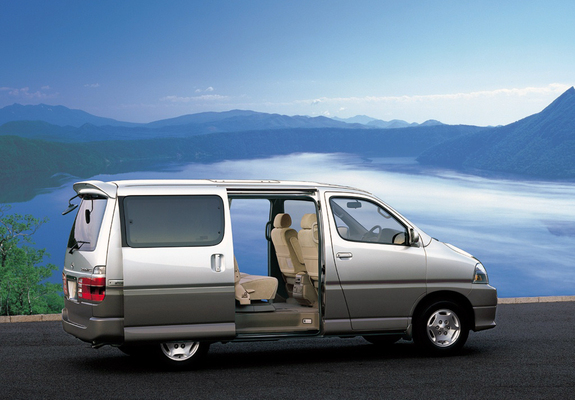 Toyota Grand Hiace 1999–2002 photos