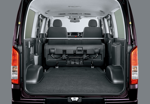 Toyota Hiace Super GL (H206) 2013 pictures