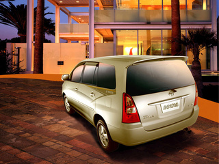 Toyota Innova 2004–08 wallpapers