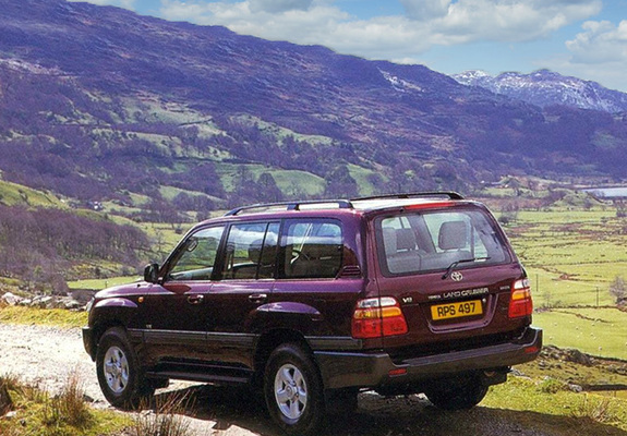 Photos of Toyota Land Cruiser Amazon (J100-101) 1998–2002
